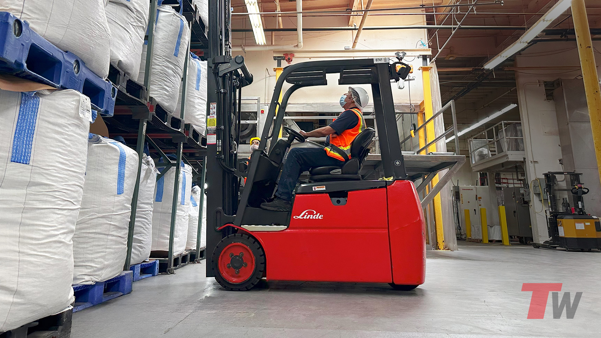 Linde 346 Sit Down Electric 4 Wheel Forklift | Total Warehouse