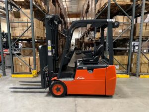 Sit-Down Forklifts vs. Stand-Up Forklifts | Which is best for you?